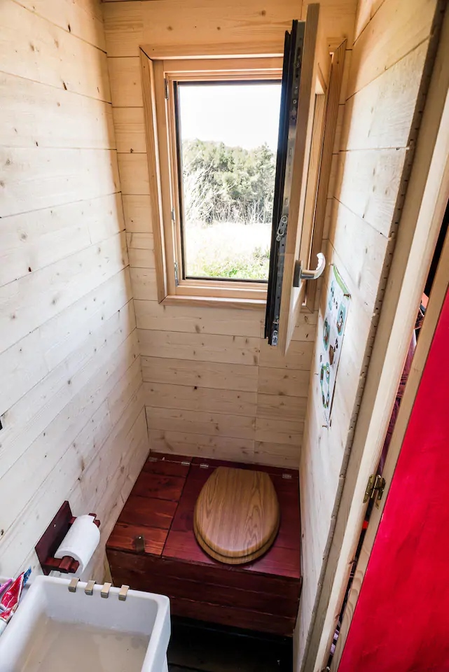 Stendhal tiny house in the vineyards near Barcelona in Spain / La tiny ...